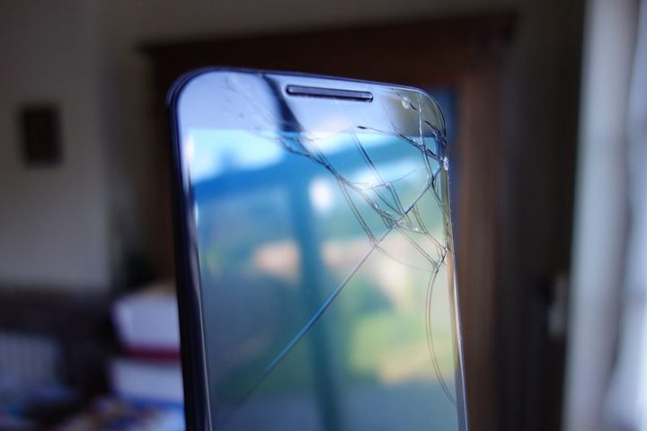 Newly Discovered Self-Healing Glass Could Fix Shattered Phone Screens ...